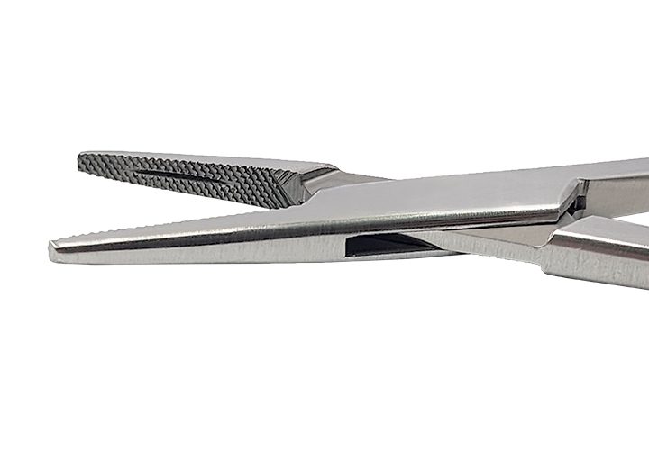 Differences Between Needle Holders and Artery Forceps - Hermann Meditech